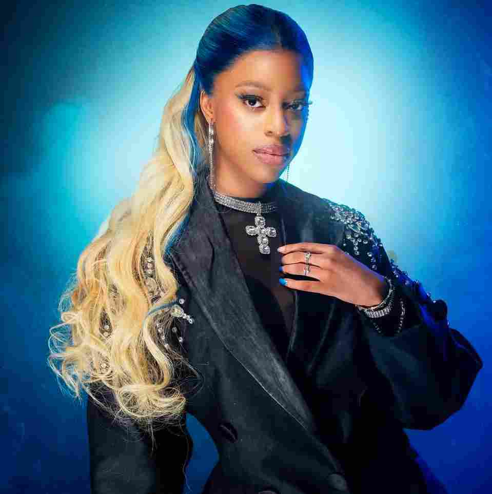 Nigerian Singer-Songwriter Qing Madi Performs FAVOURITE PSYCHO on ...